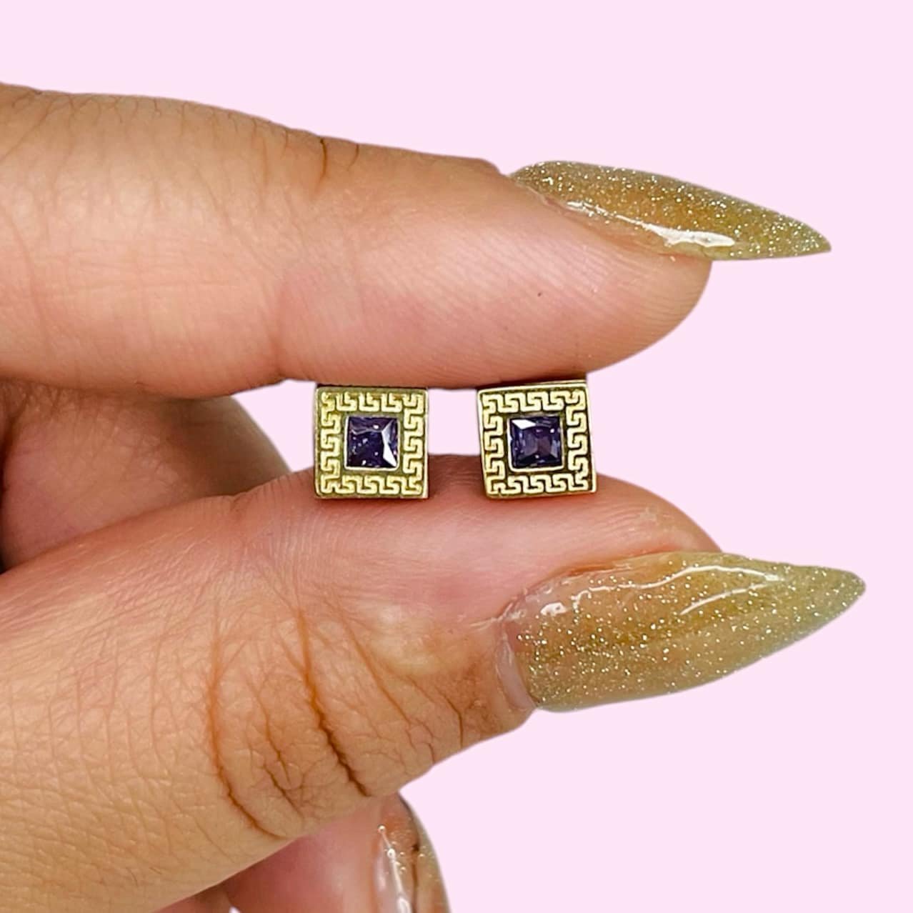 Aritos Guarda Griega con cubic cuadrado amatista 7mm plata y Oro